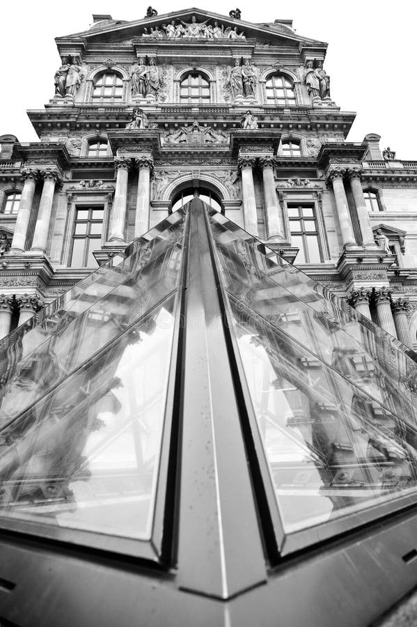 Famous Louvre museum editorial stock photo. Image of character - 46836183