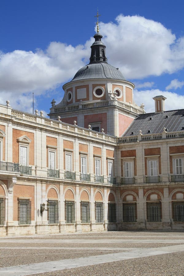 Famous Royal Palace of Aranjuez, Madrid Editorial Stock Image - Image ...