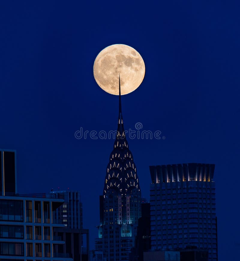 Famous shot - Super Moon editorial photo. Image of building - 90692036