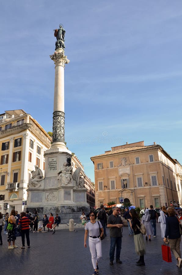 Famous square in Rome editorial stock photo. Image of column - 148172793