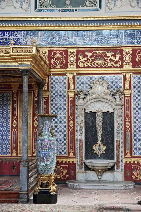 The Famous Topkapi Palace Museum in Istanbul, Turkey Editorial Stock ...