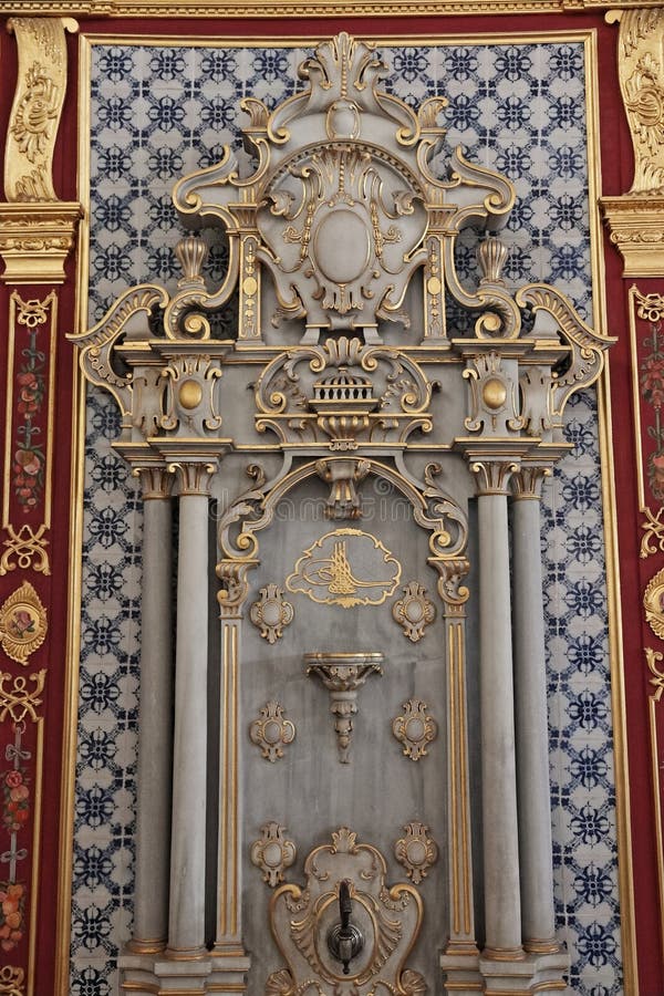 The Famous Topkapi Palace Museum in Istanbul, Turkey Editorial Stock ...