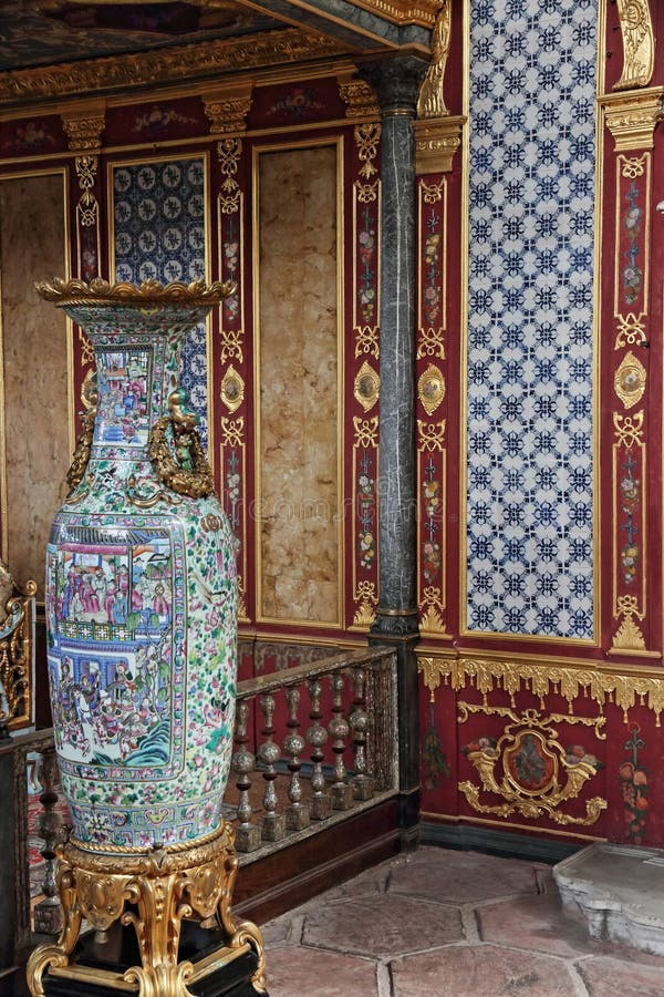 The Famous Topkapi Palace Museum in Istanbul, Turkey Editorial Photo ...