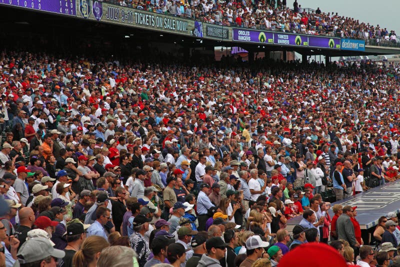 Oakland As Fans Do the Wave Editorial Image - Image of green, american ...