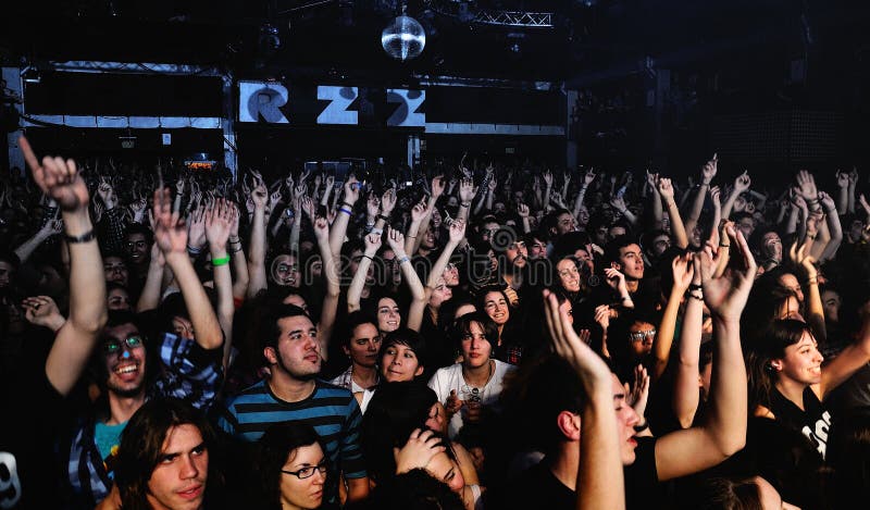 Fans watching a concert. editorial photo. Image of group - 29854371