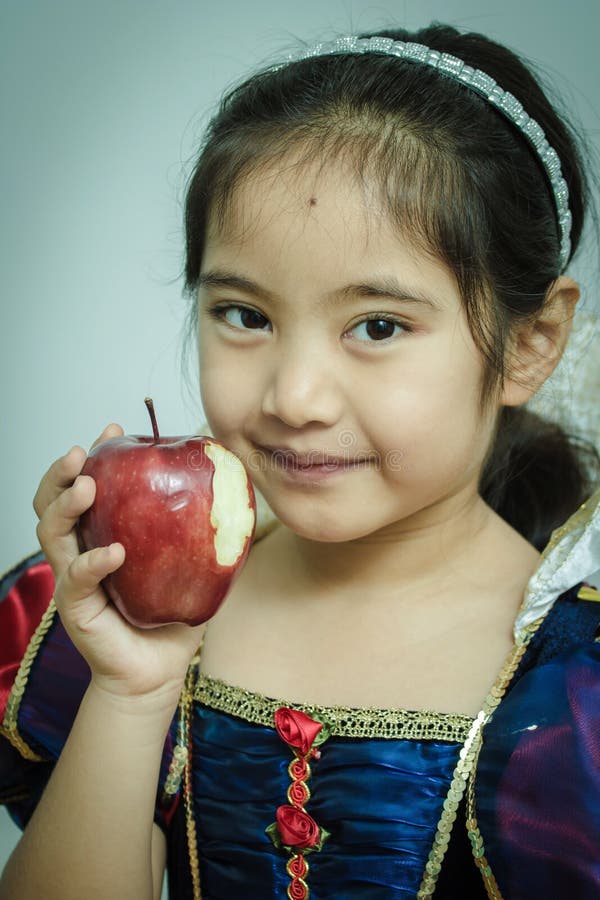 Fantasy Vintage of the Beautiful Snow White Stock Photo - Image of face ...