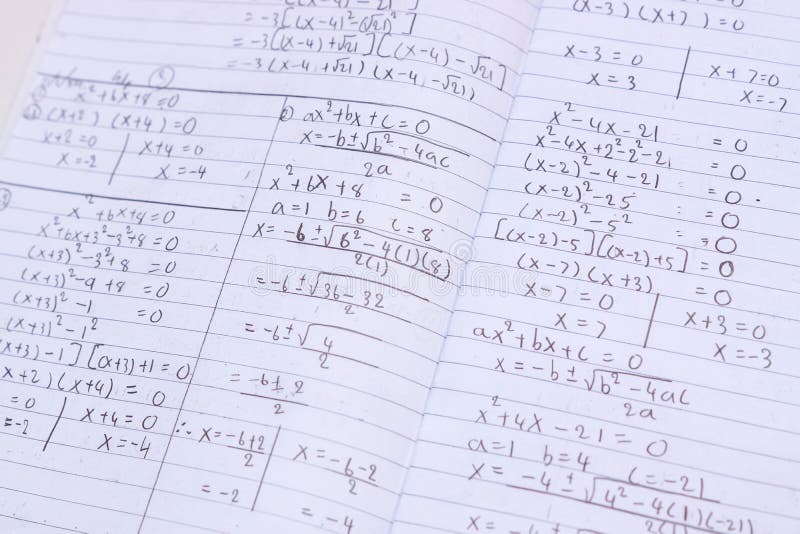 Fare Compito Difficile Di Per La Matematica Fotografia Stock - Immagine ...