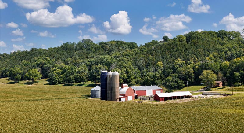 Farm Fields and Farm Scene in the Rolling Hills of Northwest Illinois ...