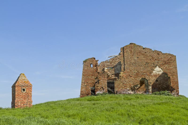 Farm ruin stock image. Image of water, meadow, italian - 33233011