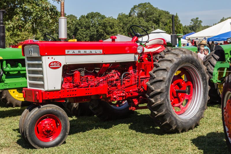 Farmall F-20 Farm Tractor editorial stock photo. Image of rugged - 37727033