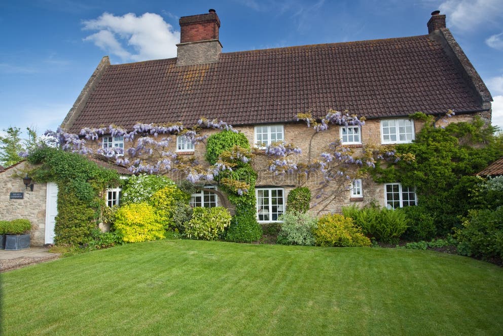 Farmhouse in England stock image. Image of cottage, farmhouse - 12801693