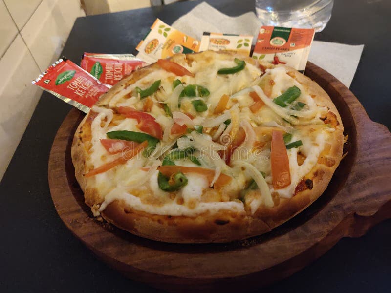 Farmhouse Pizza editorial image. Image of delicious - 168910590