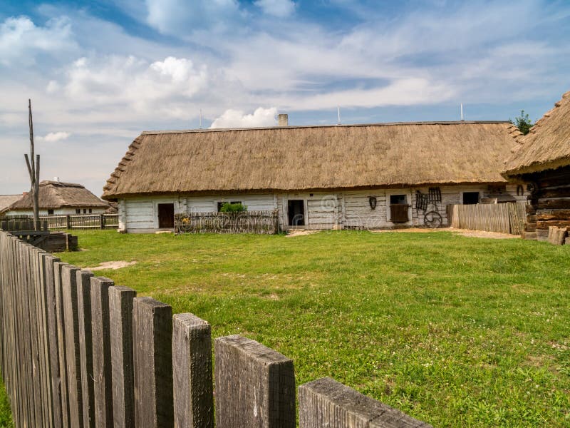 Farmstead fotografering för bildbyråer. Bild av land - 43707731