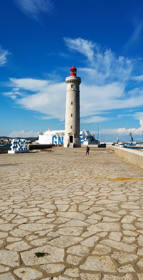Faro immagine stock. Immagine di piacevole, faro, cielo - 124547965
