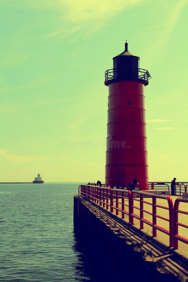 Faro en el lago Michigan foto de archivo. Imagen de embarcadero - 32596440