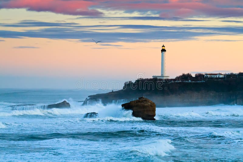 Faro De Biarritz En La Tormenta Imagen de archivo - Imagen de coastline ...