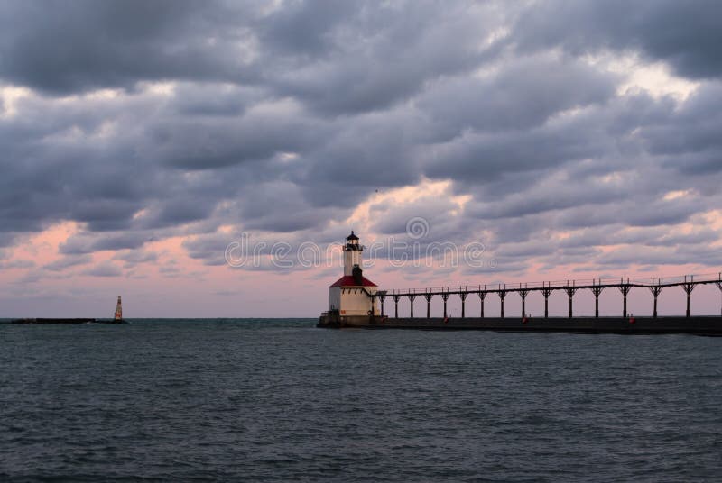 Faro De La Ciudad De Michigan Foto de archivo - Imagen de color ...