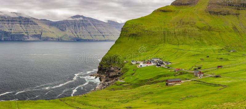 Faro De La Isla Y De Kallur De Kalsoy, Faroe Island Imagen de archivo ...