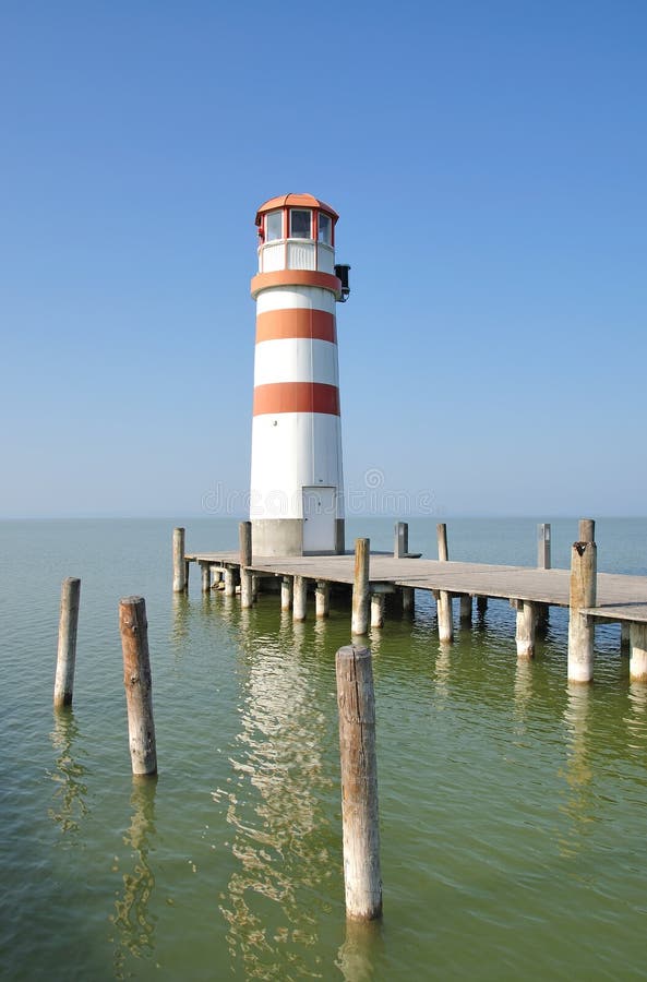 Faro En Podersdorf, Lago Neusiedl Foto de archivo - Imagen de edificio ...