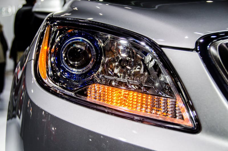 Faro de un coche imagen de archivo. Imagen de transporte - 256647631