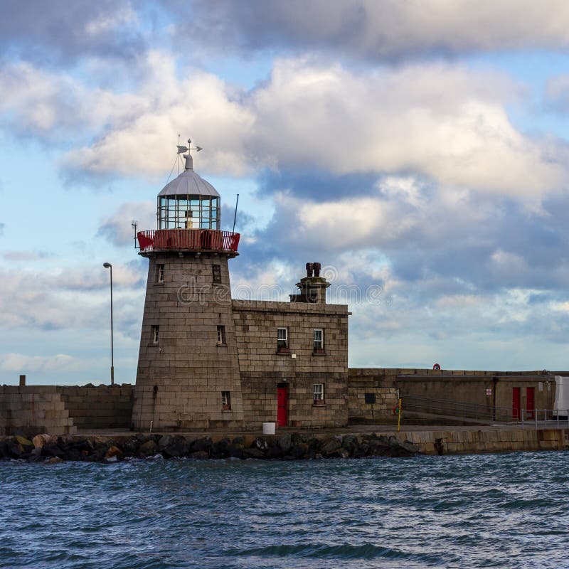 Faro Al Porto Di Howth In Irlanda Immagine Stock - Immagine di ...