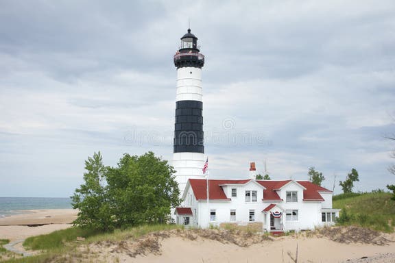 Faro del Lago Michigan fotografia stock. Immagine di oceano - 37745146