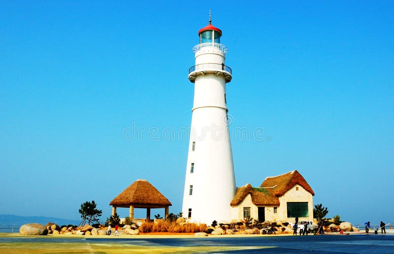 Faro en la costa foto de archivo. Imagen de paja, color - 5008888
