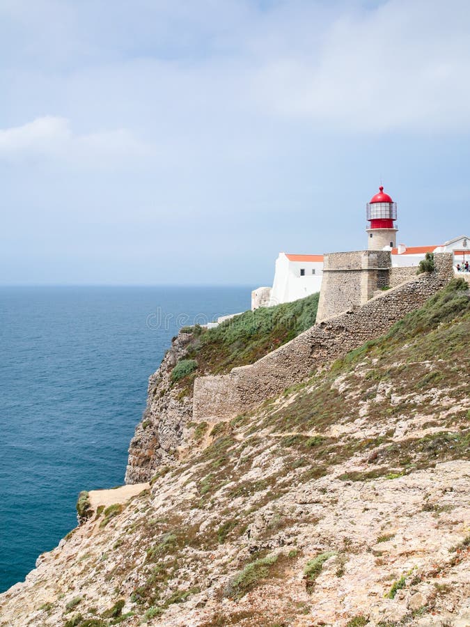 Faro En El Cabo St Vincent Cerca De La Ciudad De Sagres Imagen de ...
