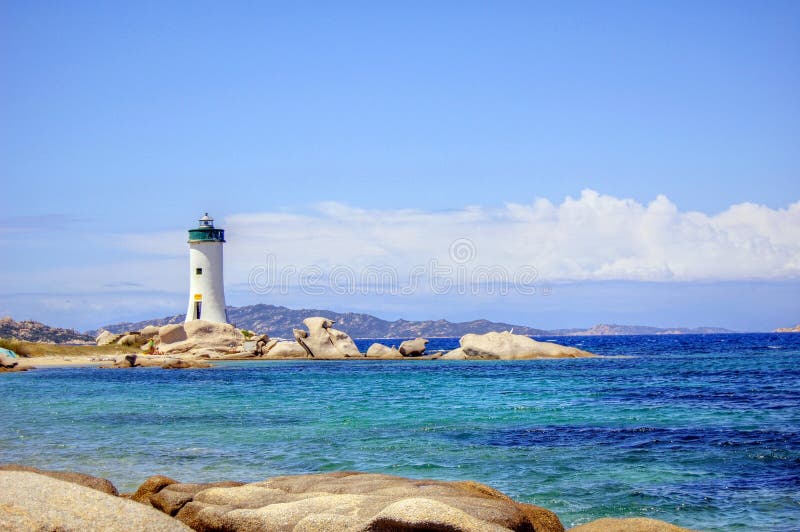 Faro en la costa imagen de archivo. Imagen de costa, construido - 5949281