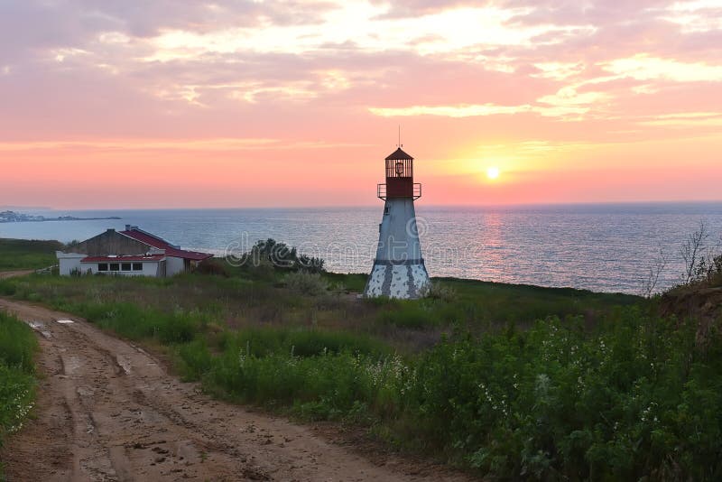 Faro en la costa foto de archivo. Imagen de presentar - 72889062