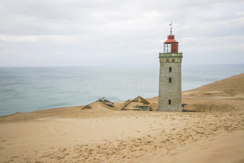 Faro En La Playa En Knude Del Rubjerg Foto de archivo - Imagen de arena ...