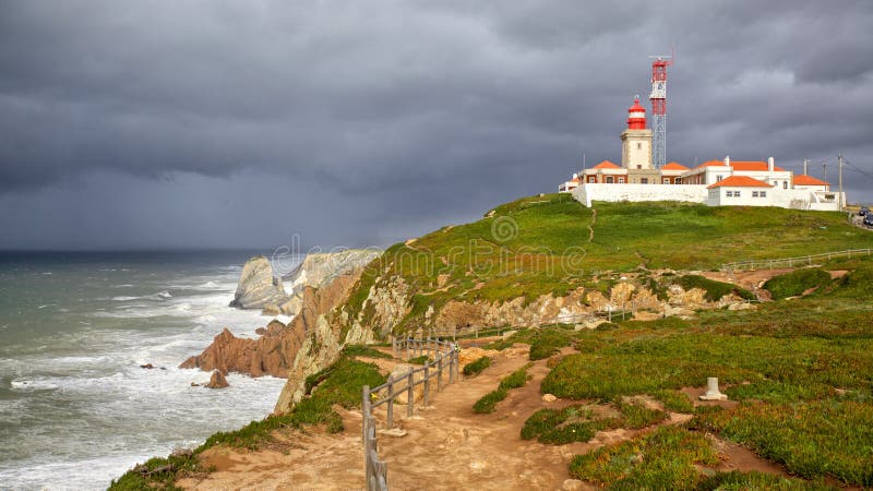 Faro en tormenta imagen de archivo. Imagen de punta, nubes - 60723607