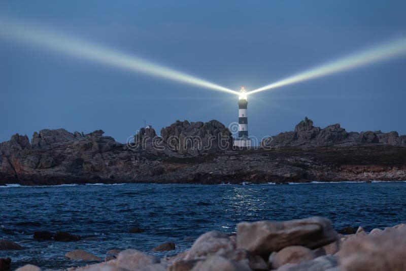 Faro encendido imagen de archivo. Imagen de coastline - 45236885