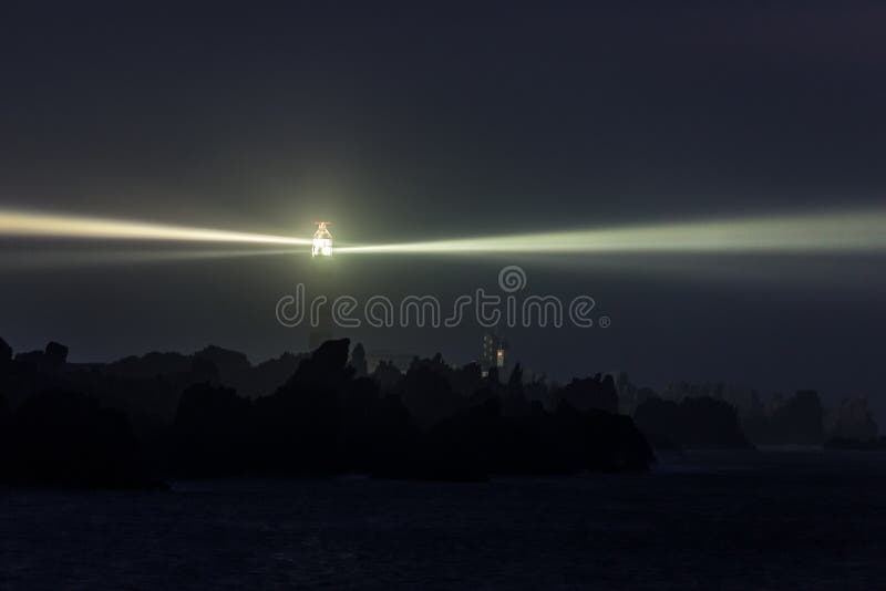 Faro encendido imagen de archivo. Imagen de coastline - 45236885
