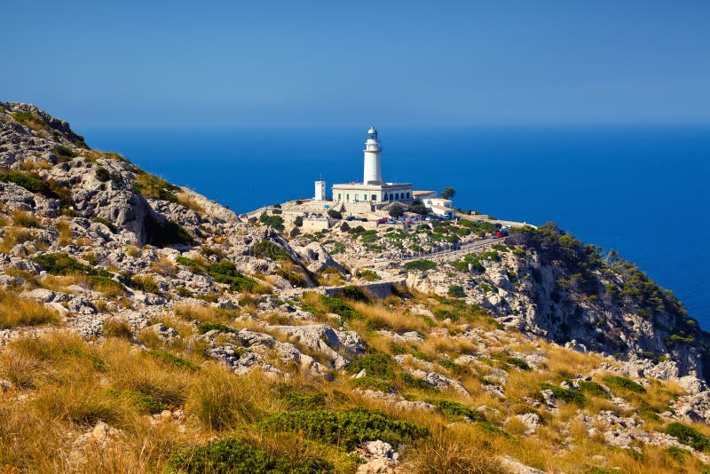 Faro en Formentor; Majorca foto de archivo. Imagen de recorrido - 111086134