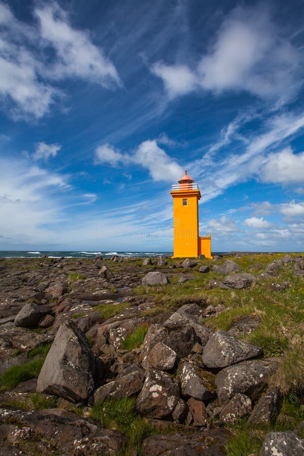 Faro di Reykjanes, Islanda immagine stock. Immagine di verde - 32030365
