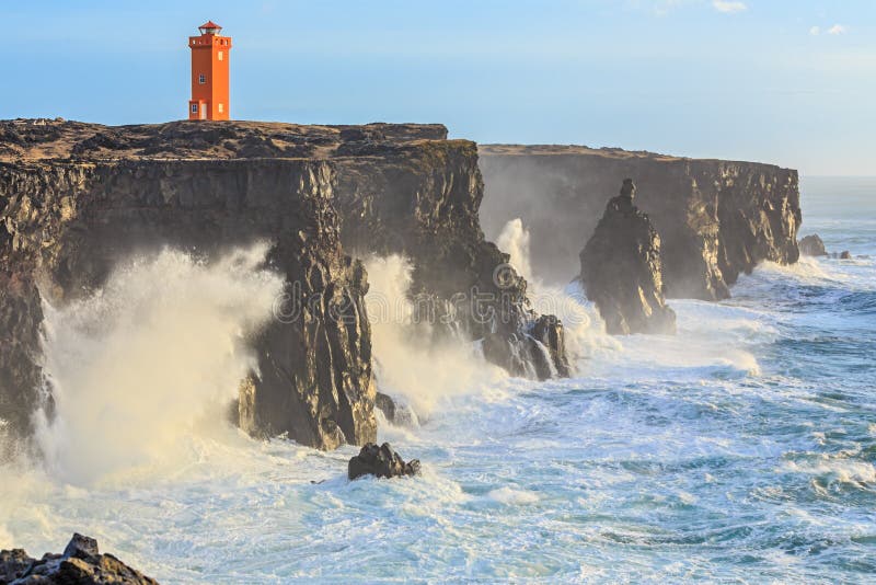 Faro Nell'Islanda Occidentale Fotografia Stock - Immagine di tempesta ...