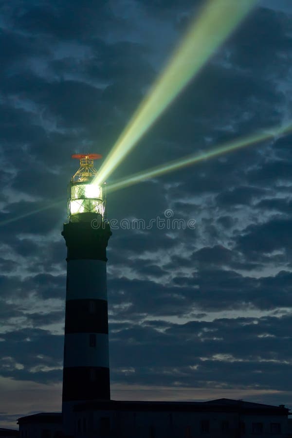 Faro alla notte fotografia stock. Immagine di seaside - 21141554