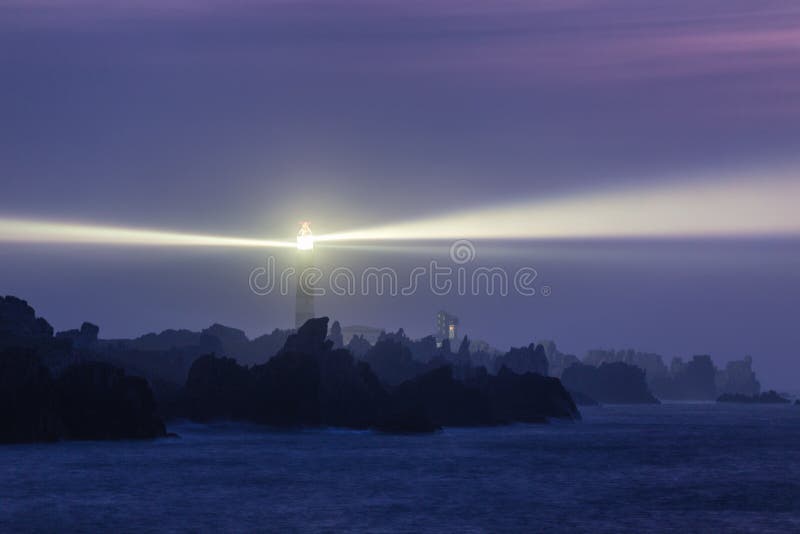 Faro encendido imagen de archivo. Imagen de coastline - 45236885