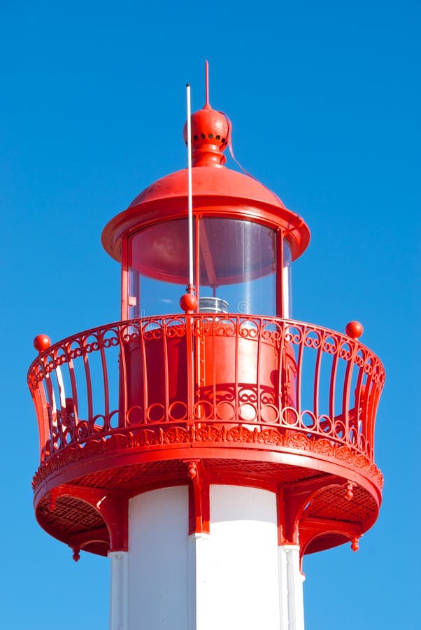 Faro rojo foto de archivo. Imagen de onda, coastline - 48598832