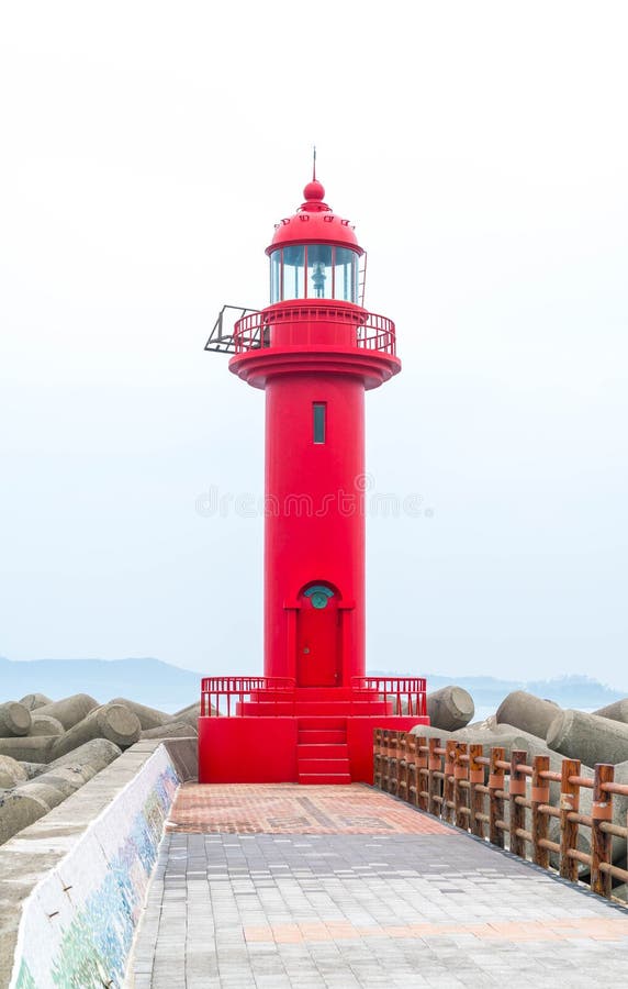 Faro Rojo En La Isla De Jeju Imagen de archivo - Imagen de nearsighted ...