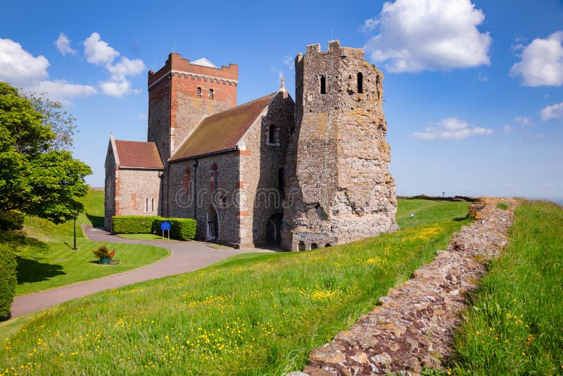 Faro Romano E Iglesia Dover Castle Kent Del St Mary De Castro Imagen de ...