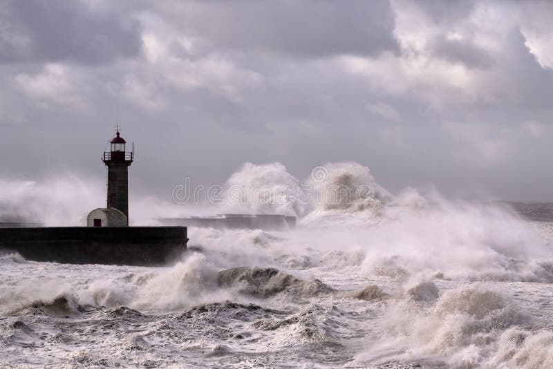 immagini di riserva di Faro Tempesta - la sovranità di download 9,375 ...