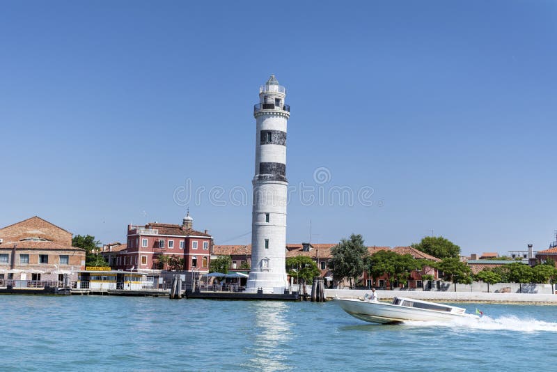 Faro Sull'isola Di Murano Un Giorno Soleggiato Venezia, Italia ...