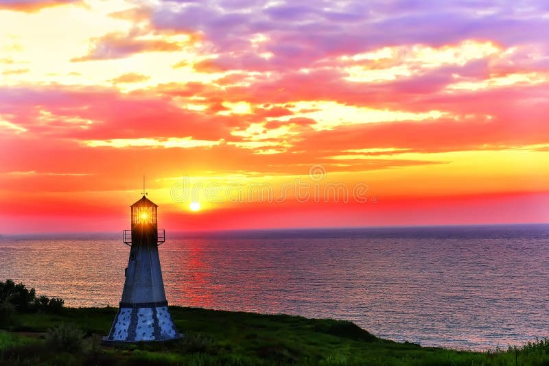 Faro Sulla Costa Al Tramonto Di Alba Fotografia Stock - Immagine di ...
