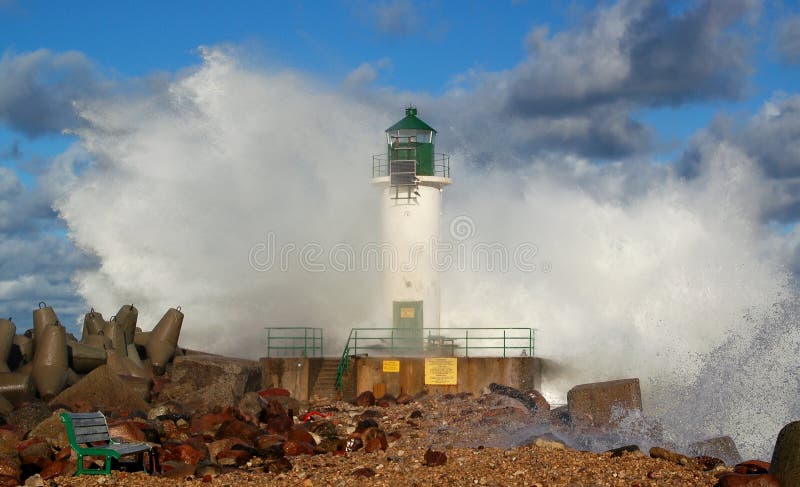Faro in tempesta immagine stock. Immagine di estate, talpa - 6810271
