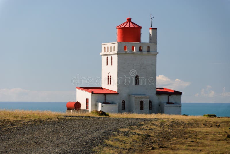 Faro di Vik in Islanda fotografia stock. Immagine di prato - 18047618