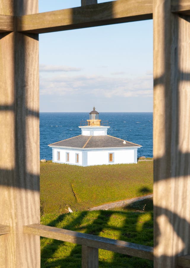 Farol em Ribadeo imagem de stock. Imagem de costa, penhasco - 36117267