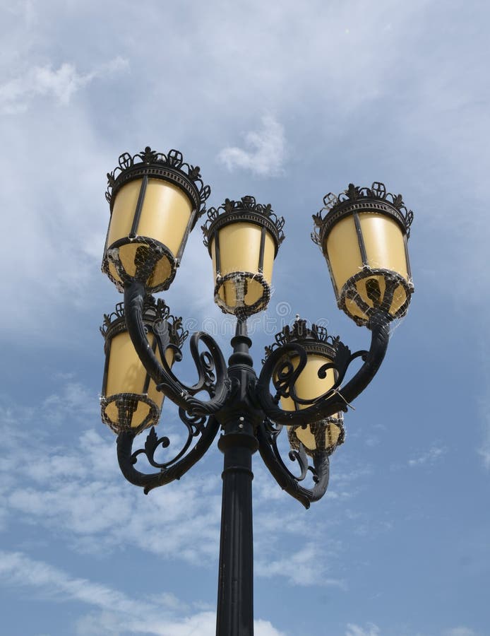 Farol en parque imagen de archivo. Imagen de parque, primer - 88680437