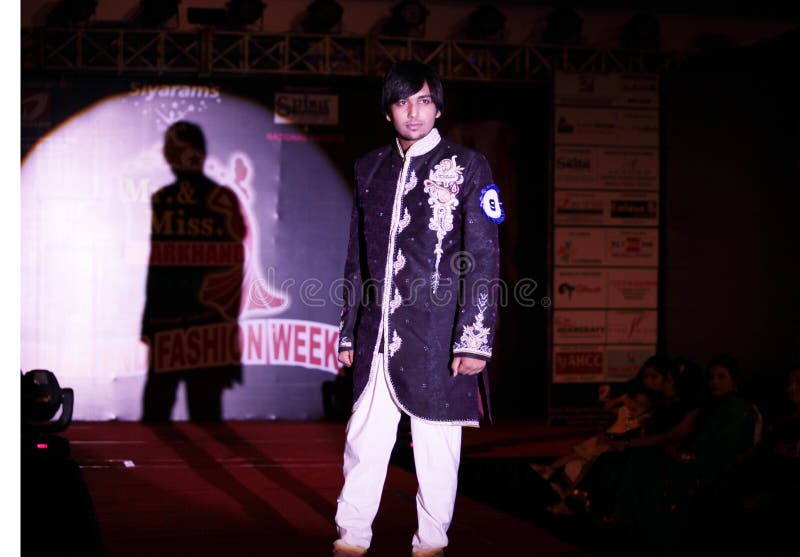 Fashion show editorial photo. Image of model, beautiful - 43515721